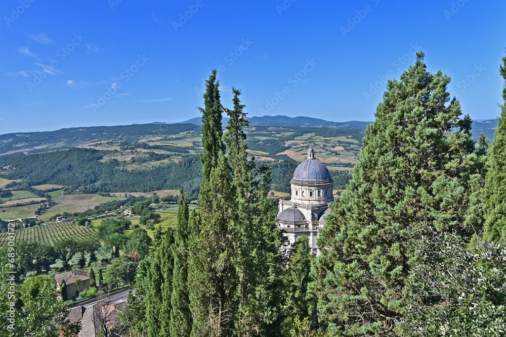 Todi, il Tempio di Santa Maria della Consolazione ed il paesaggio delle ...