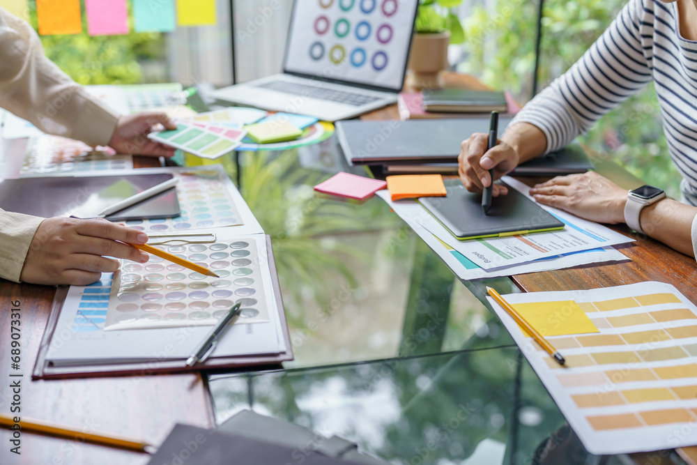 Teamwork brainstorming Creative idea Business project. Business People ...