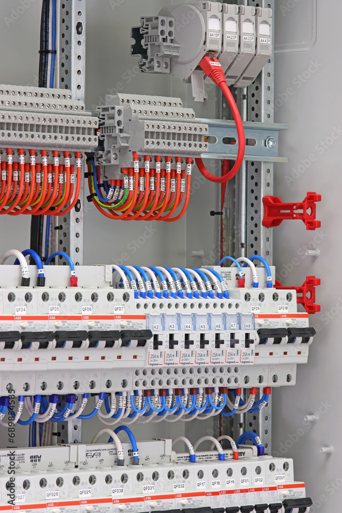 Connection of the Legrand CX3 230V modular contactor. 2 poles 2NO 25A ...