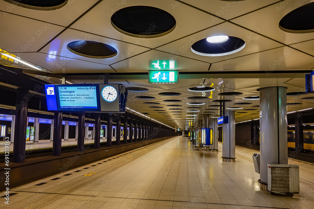 Interior of Train station in Amsterdam Airport Schiphol - main ...