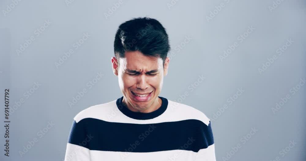 Vidéo Stock Man, depressed and crying in studio for sad news, mistake ...