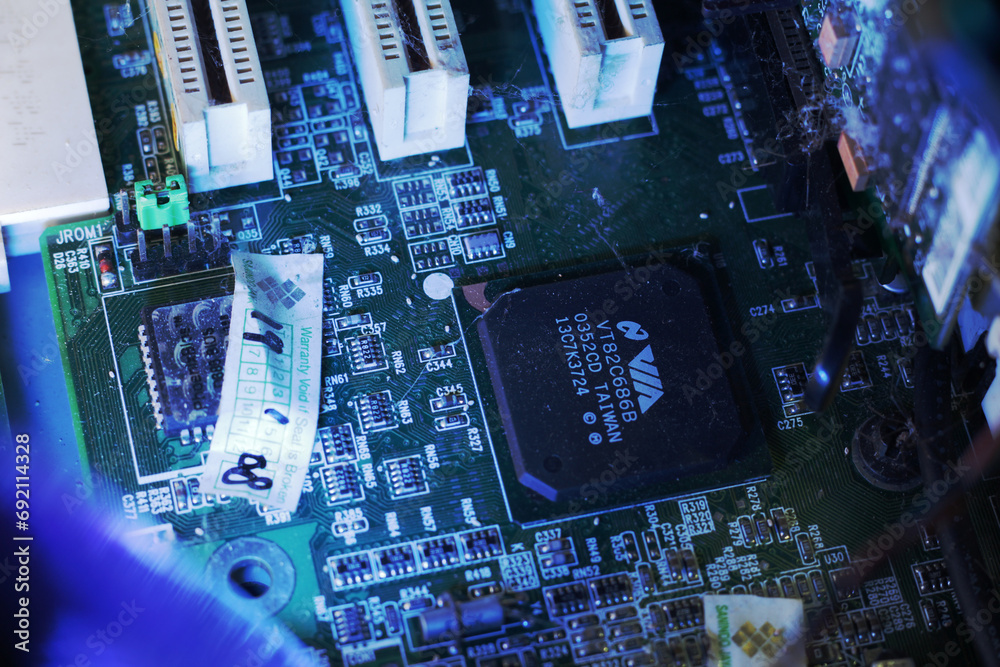 pringsewu, Lampung; December 14, 2023; VIA mainboard VT82C694X, pentium ...