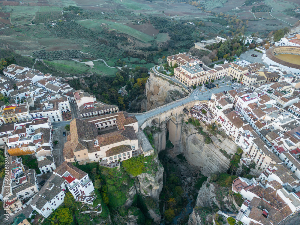 Vistas aéreas de Ronda , Puente Nuevo y centro histórico de Ronda ...