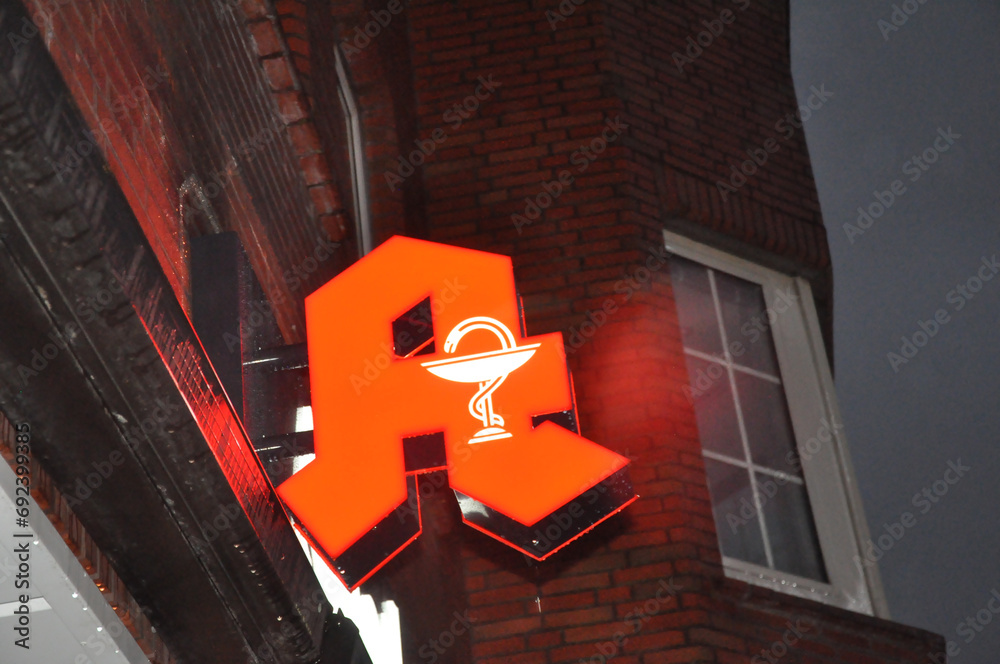 Apotheken A Logo #Symbol für den ärztlichen Beruf mit Schlange und ...