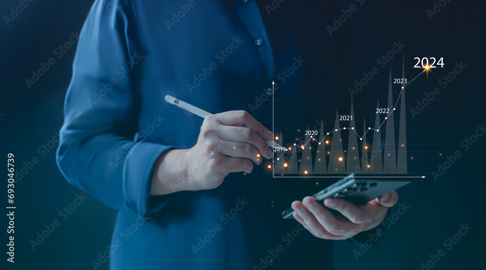 Foto de 2024 growth graph of success business investment. Increasing ...