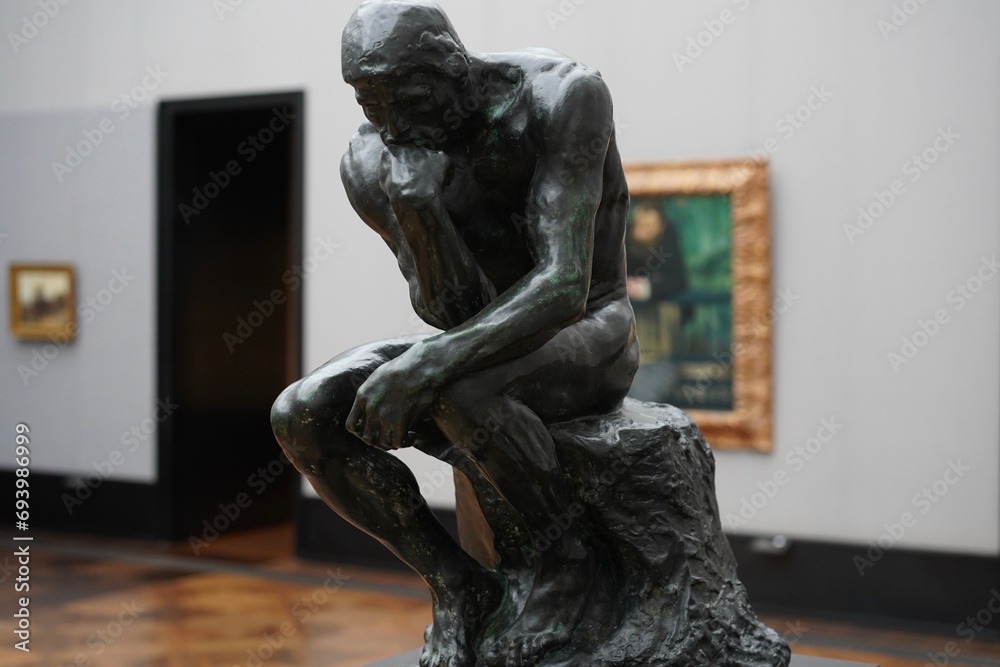 Skulptur "Der Denker" von Auguste Rodin in der Alten Nationalgalerie in ...