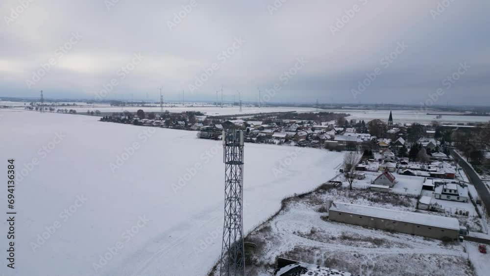 Vidéo Stock 5G mast Cell Tower mobile, cold Winter Snow. Gorgeous ...