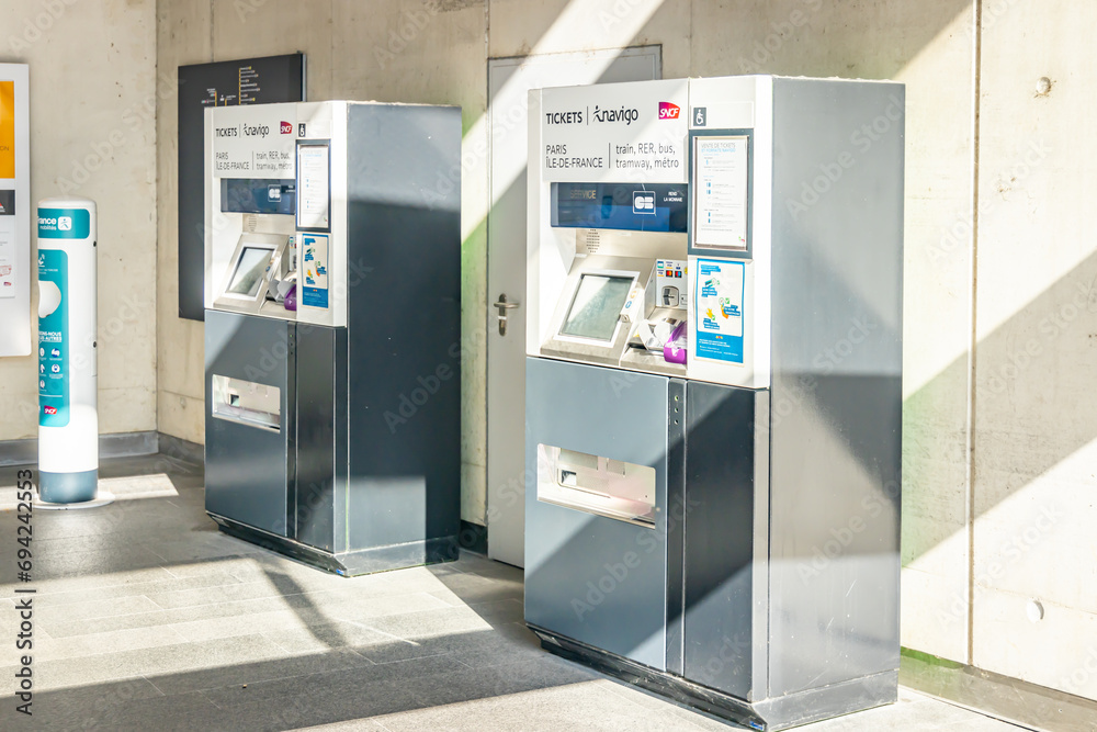 RATP and SNCF automatic ticket machines for the Paris metro and RER ...