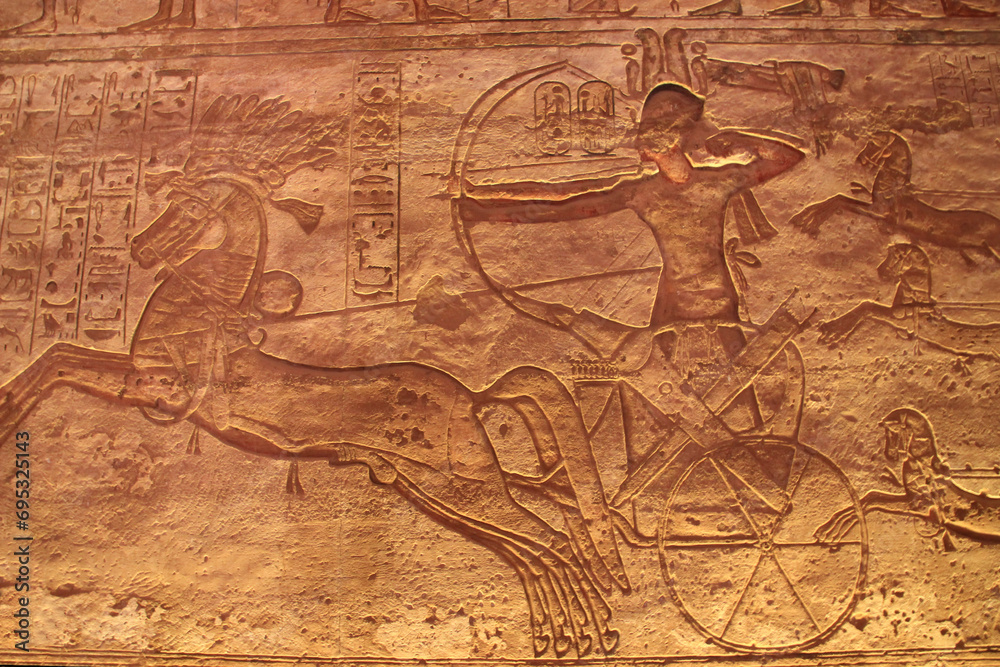 Intérieur du Temple Abou Simbel , Egypte : bas relief de Ramsès II ...