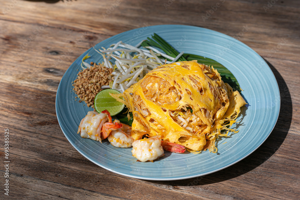 Pad Thai wrapped in eggs vermicelli noodles with prawns pad thai It is ...