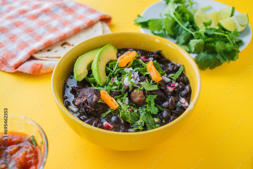 Stockfoto Frijol con puerco - imágenes, fotografías de comida yucateca ...