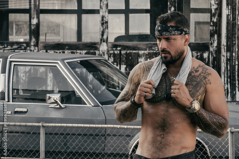 Gangster on crime street. Crime Hispanic gang members. Gangsta Crimes ...