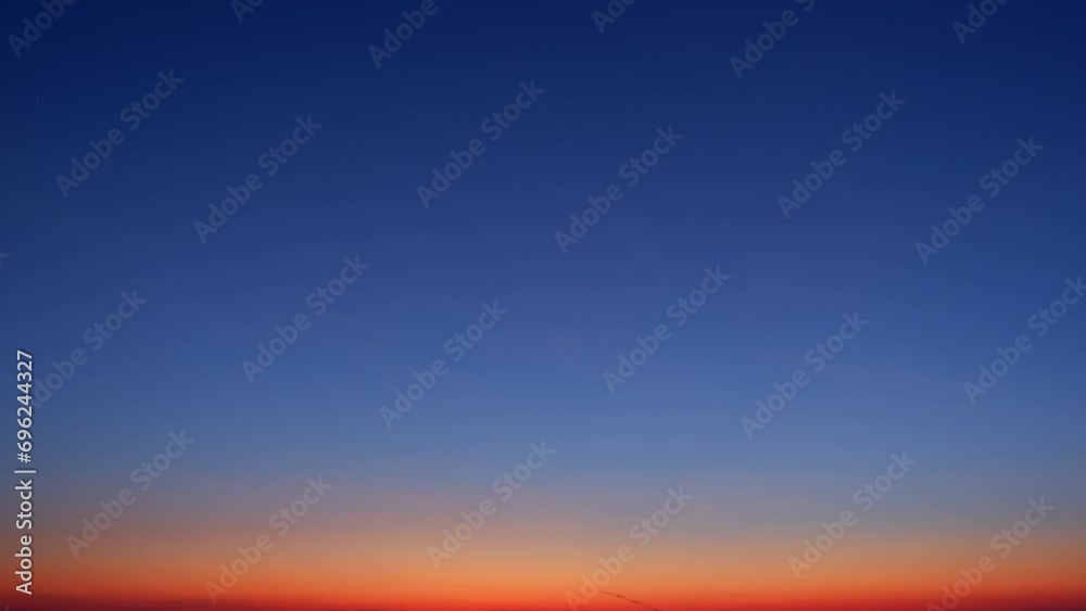 Vidéo Stock Sunrise timelapse : In a captivating time-lapse, the ...