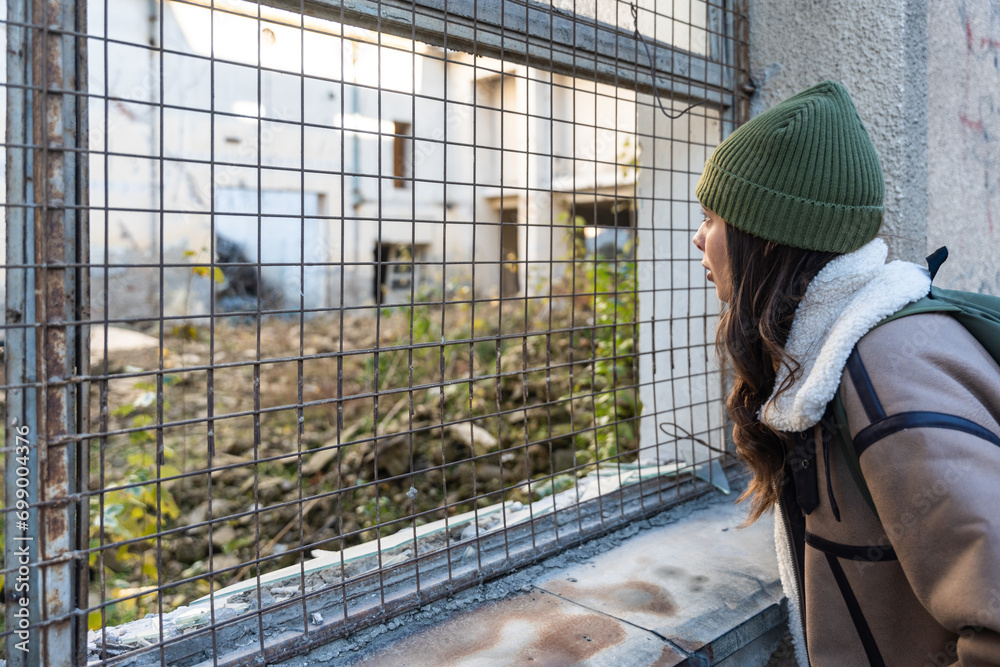 Young evicted homeless student freelancer woman or girl wandering on ...