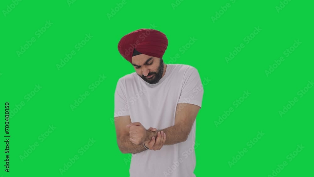 Sick Sikh Indian man suffering from hand pain Green screen vídeo do ...