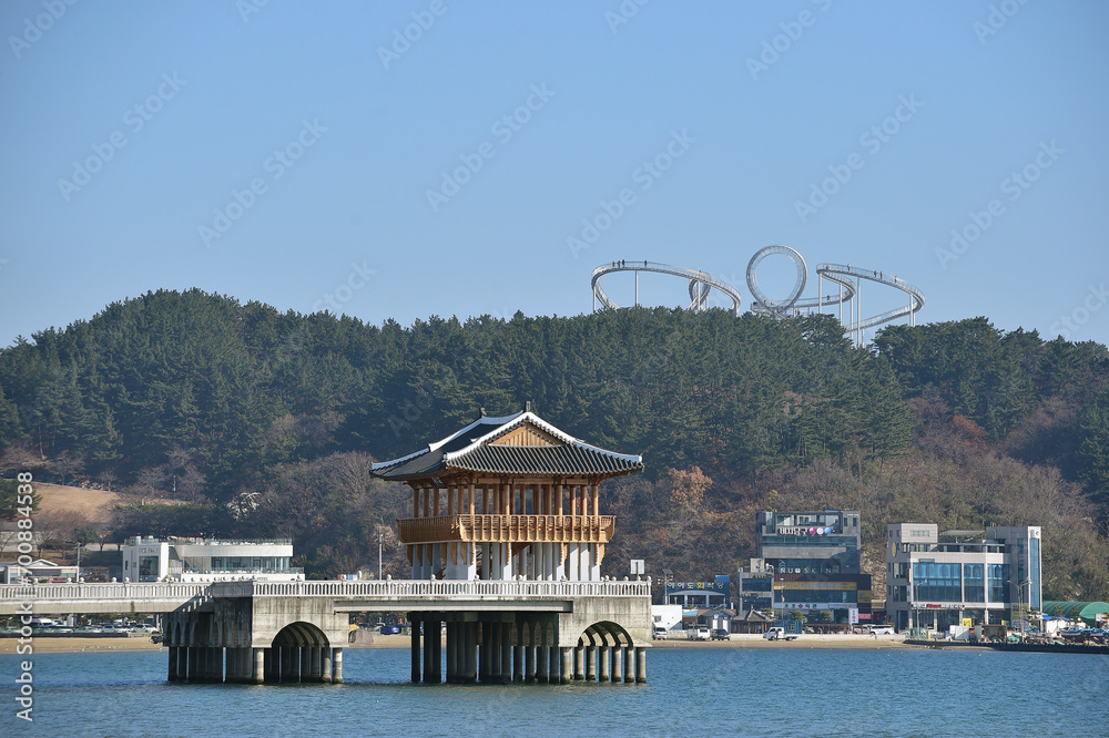 Yeongilgyo Bridge at Yeongildae Beach in Pohang-si, Gyeongsangbuk-do ...