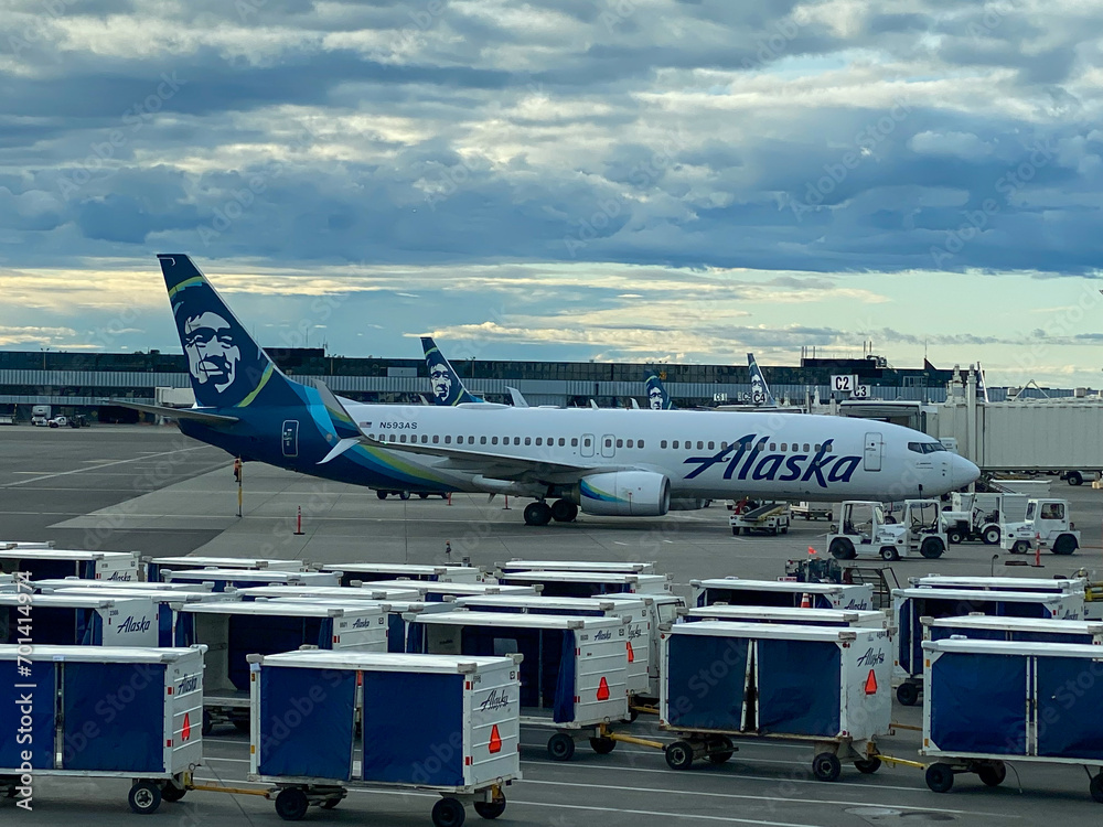 Alaska Airlines Boeing 737 at Ted Stevens Anchorage International ...