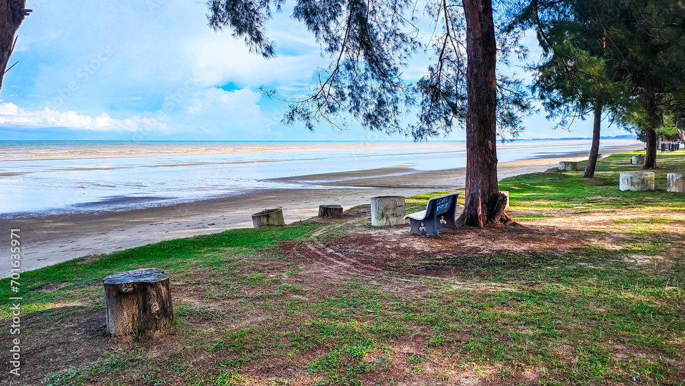 Beaches and sun tables empty, sun loungers and on the beach at sunset ...