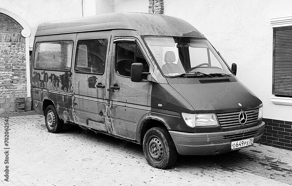 Zelenogradsk, Russia-Oktober 27, 2023: Very rusty Mercedes Benz ...