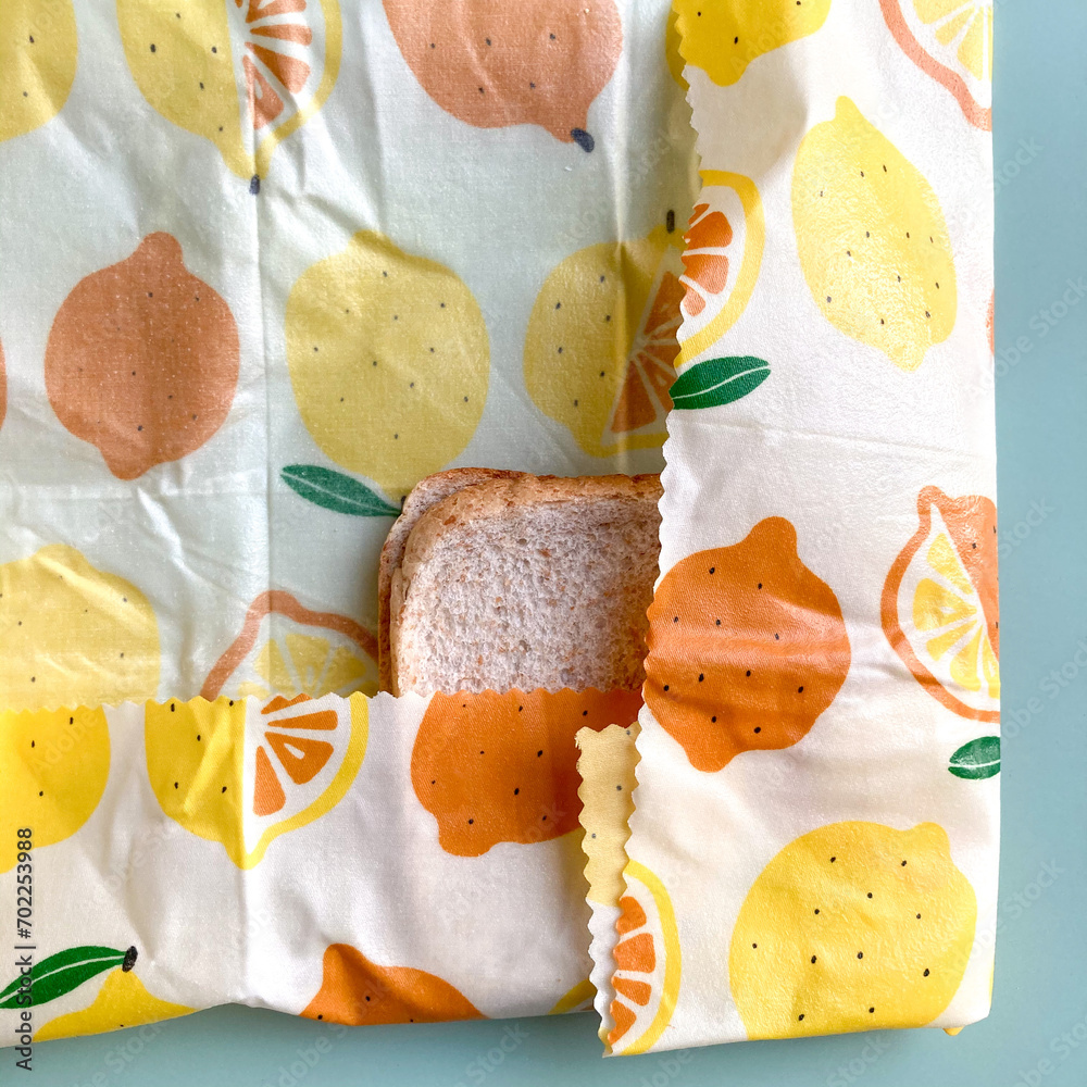 Beeswax food wrap. Organic cotton fabric wrap. Wrapping a sandwich for ...
