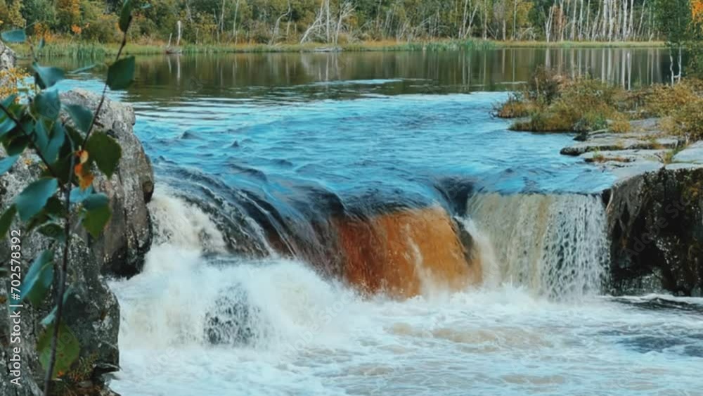 Vidéo Stock Voytsky padun waterfall in autumn. The famous powerful and ...
