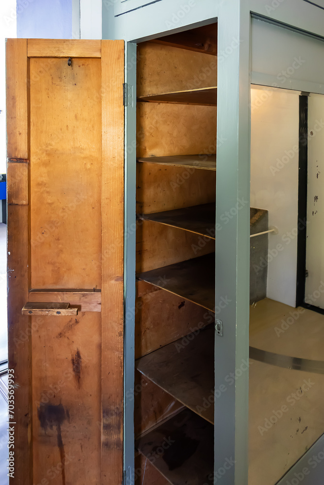 Interior of Rietveld Schroder House (1925): historic home architecture ...