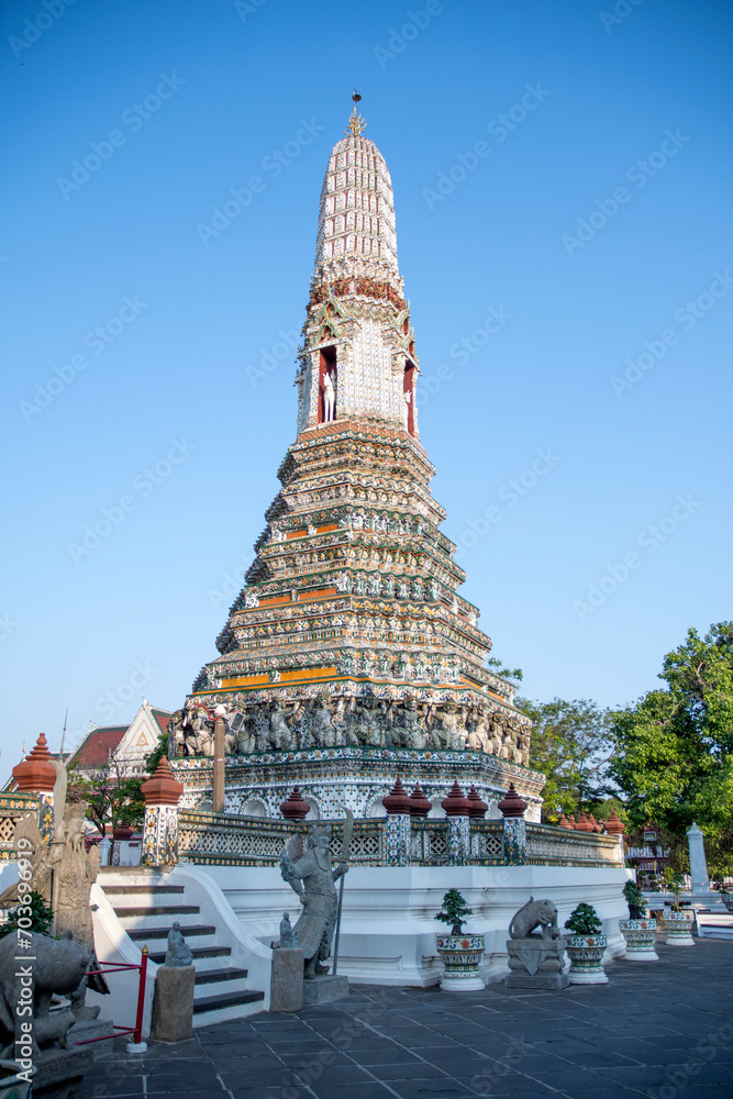 Impressive architectural details of Wat Arun (The Temple of Dawn) in ...