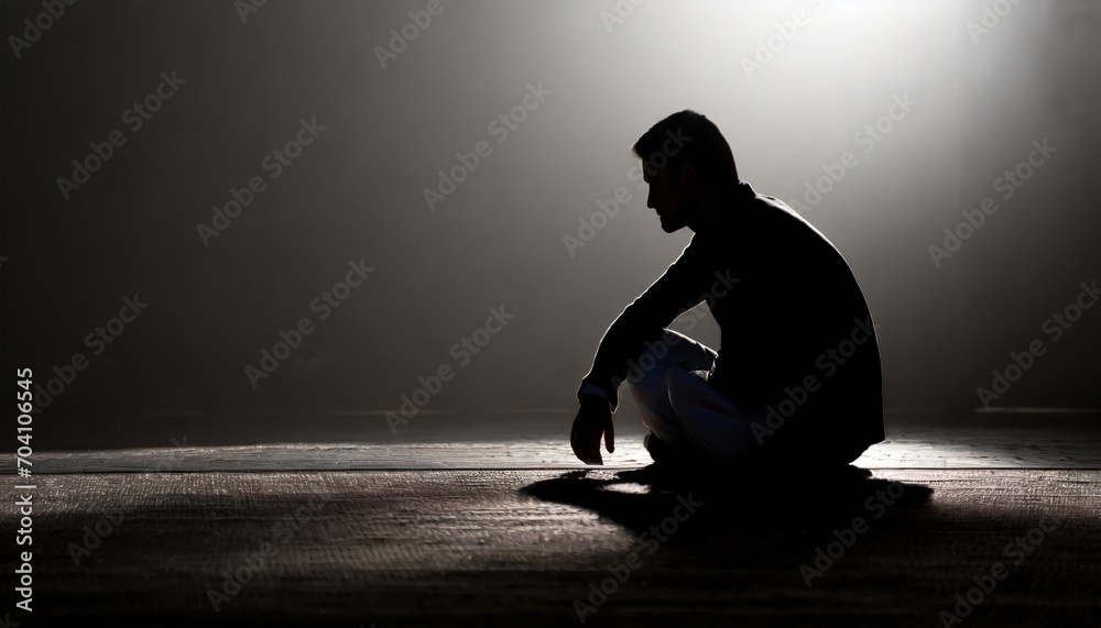 silhouette of sad man crouching on the ground in the dark foto de Stock ...