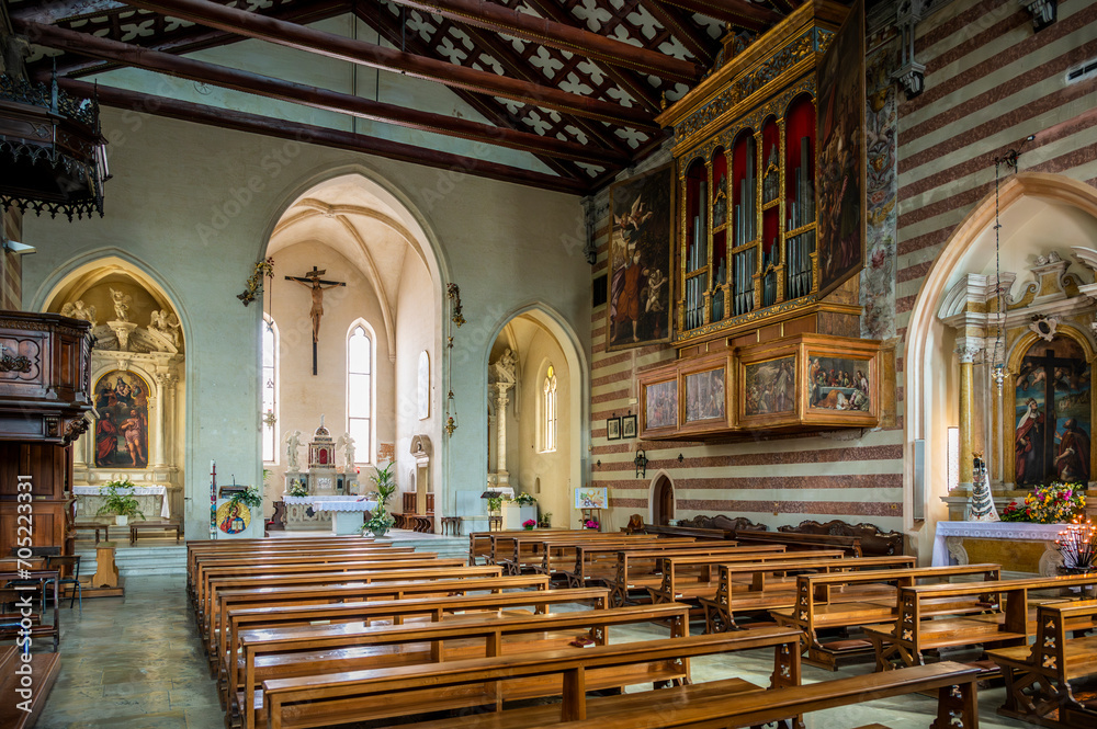 Architecture and art in the ancient fortified village of Valvasone ...