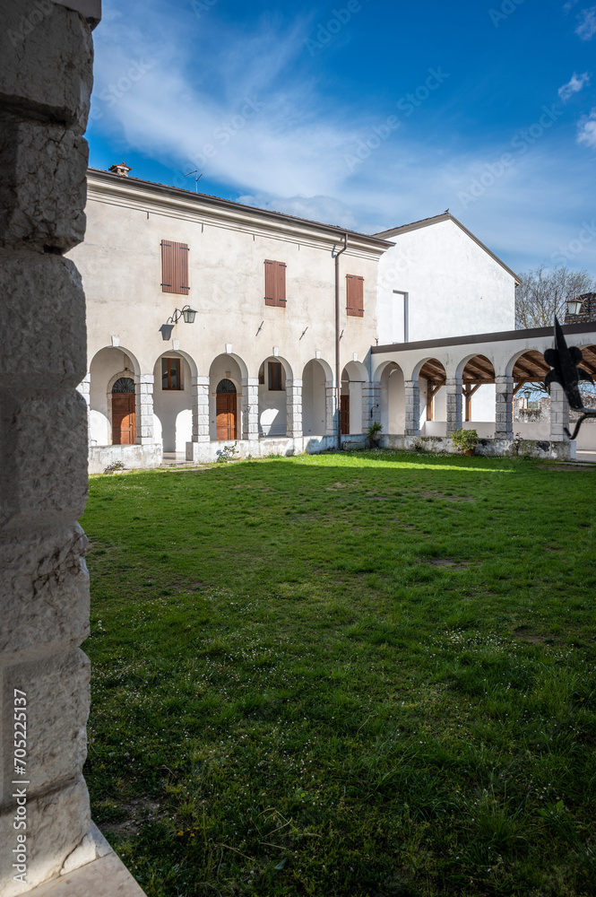 Architecture and art in the ancient fortified village of Valvasone ...