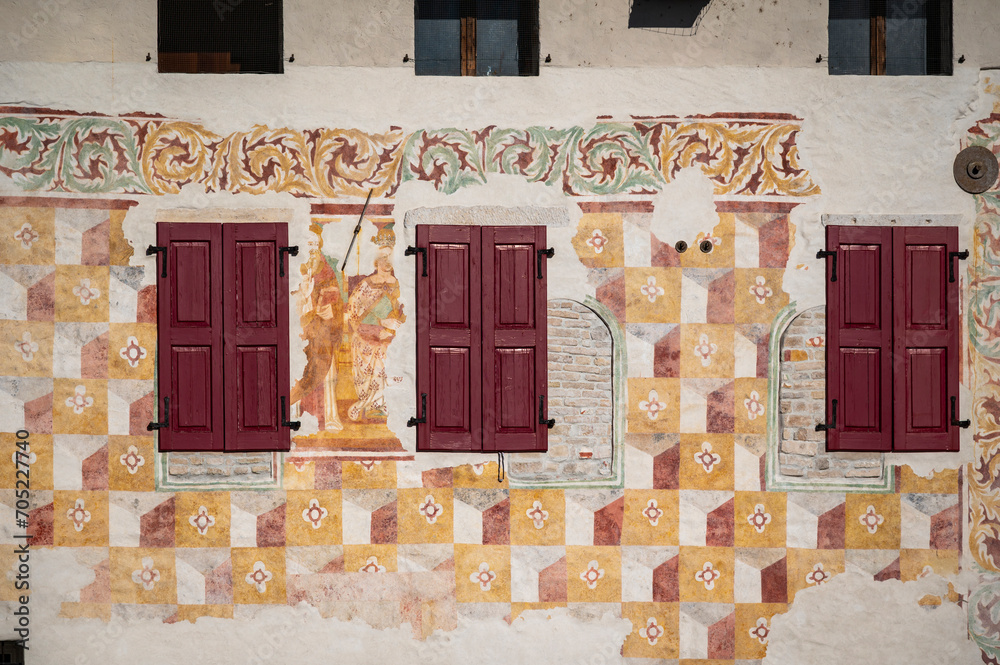 Architecture and art in the ancient fortified village of Valvasone ...