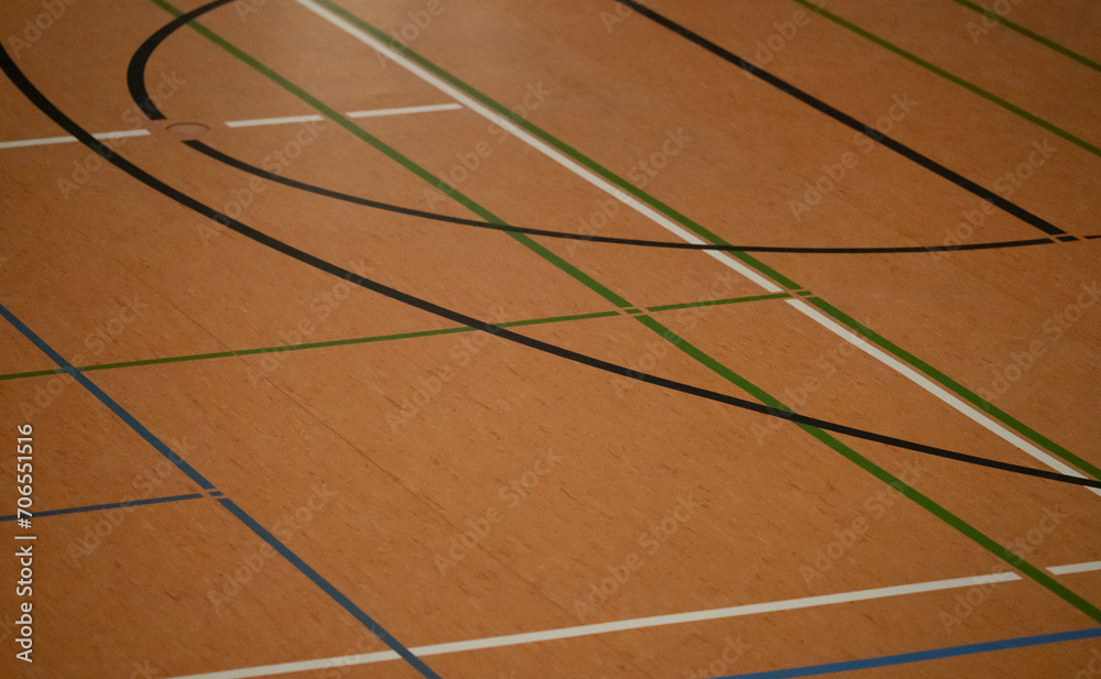 Hallenboden in einer Sporthalle mit diversen Spielfeld Linien Stock ...