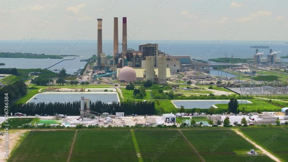 Vídeo do Stock: Transition from fossil to sustainable fuel for ...