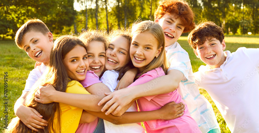 Fotografia do Stock: Happy children having fun on summer vacation ...