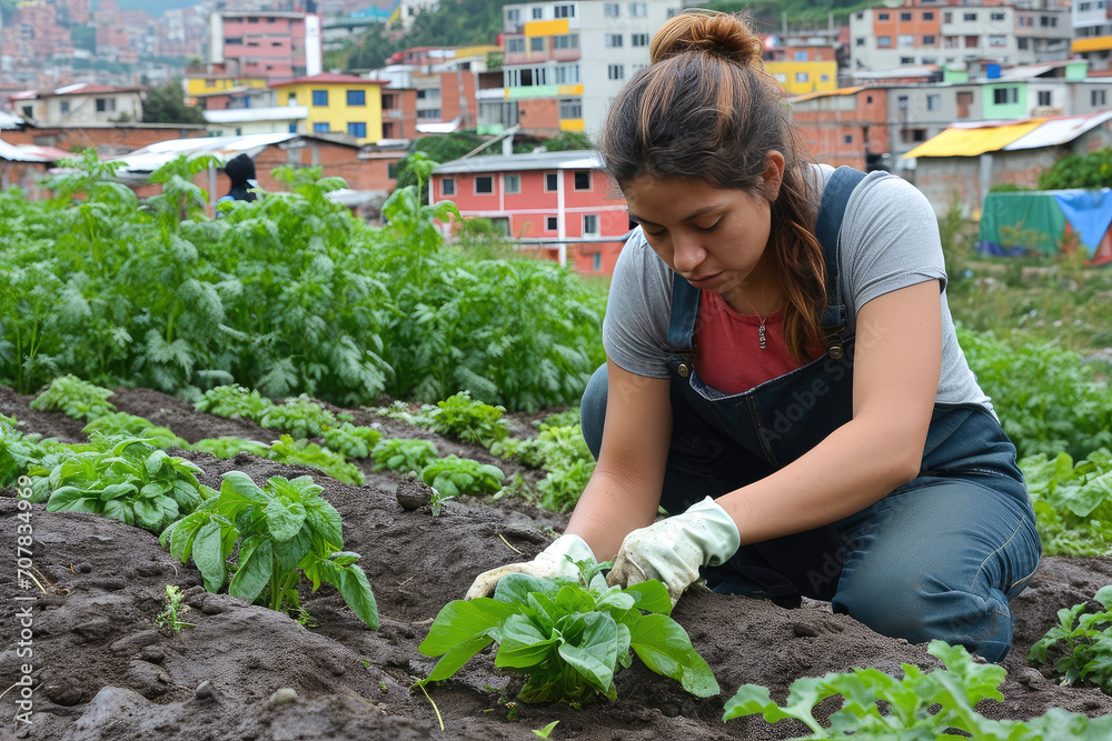 Huertos Urbanas: Escenas de personas cultivando en entornos urbanos ...