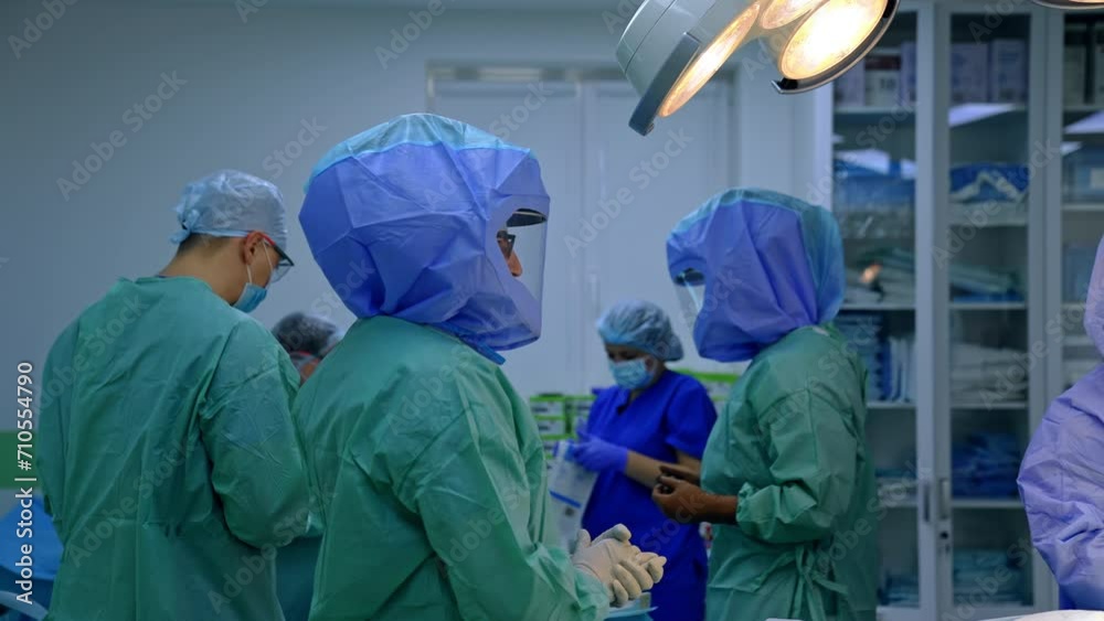 Vidéo Stock Surgical team wearing protective helmets and uniforms is in ...