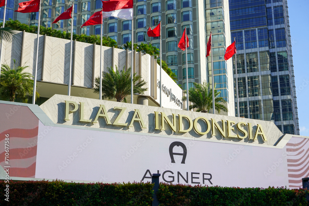 Plaza Indonesia (originally Plaza Indonesia Shopping Center) is a ...