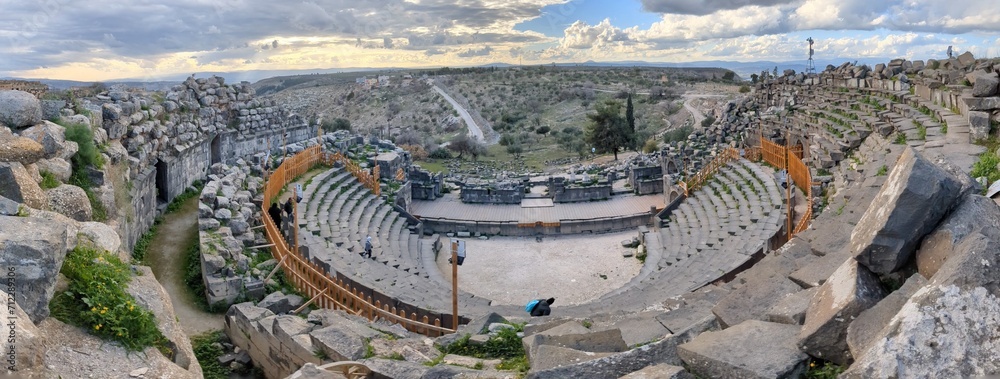 Travelling Jordan.Cultural and natural side of Umm Qais and the ruins ...