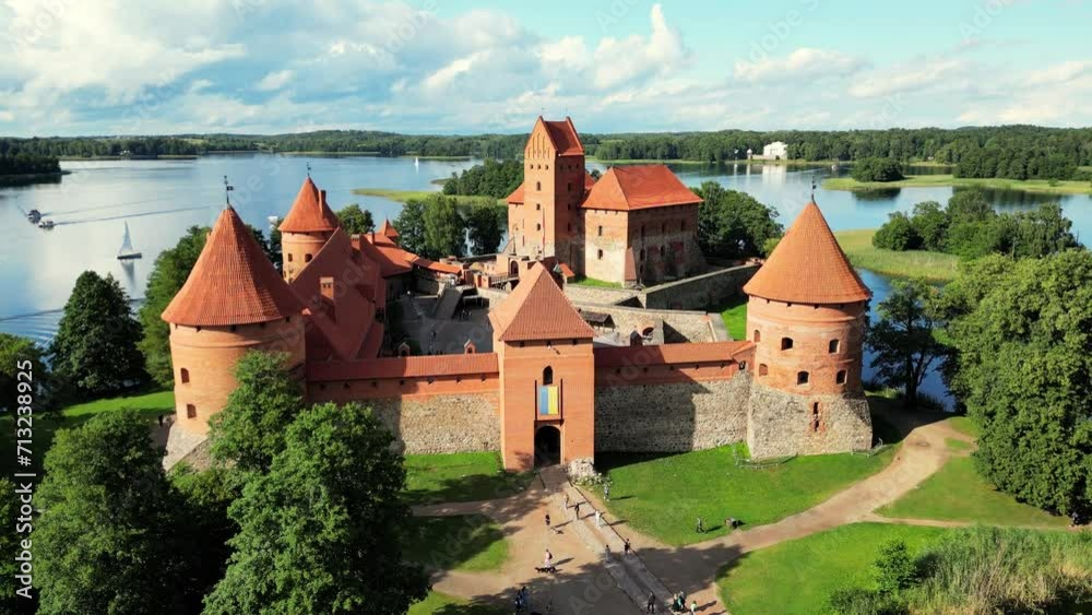 Vidéo Stock Trakai castle: medieval gothic Island castle, located in ...