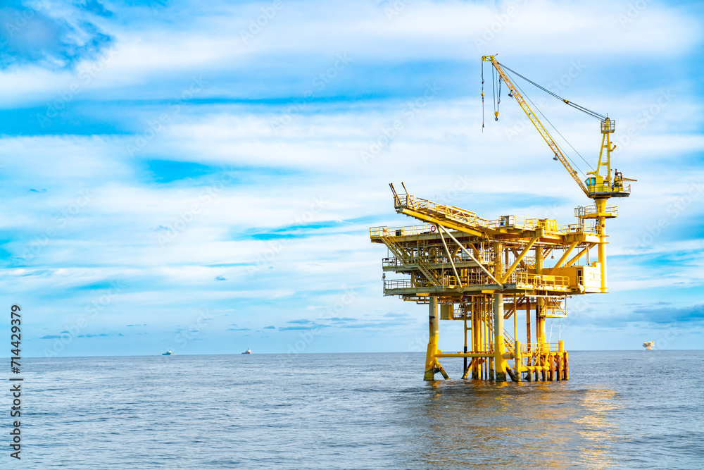 Offshore oil and gas wellhead remote platform which produced raw ...