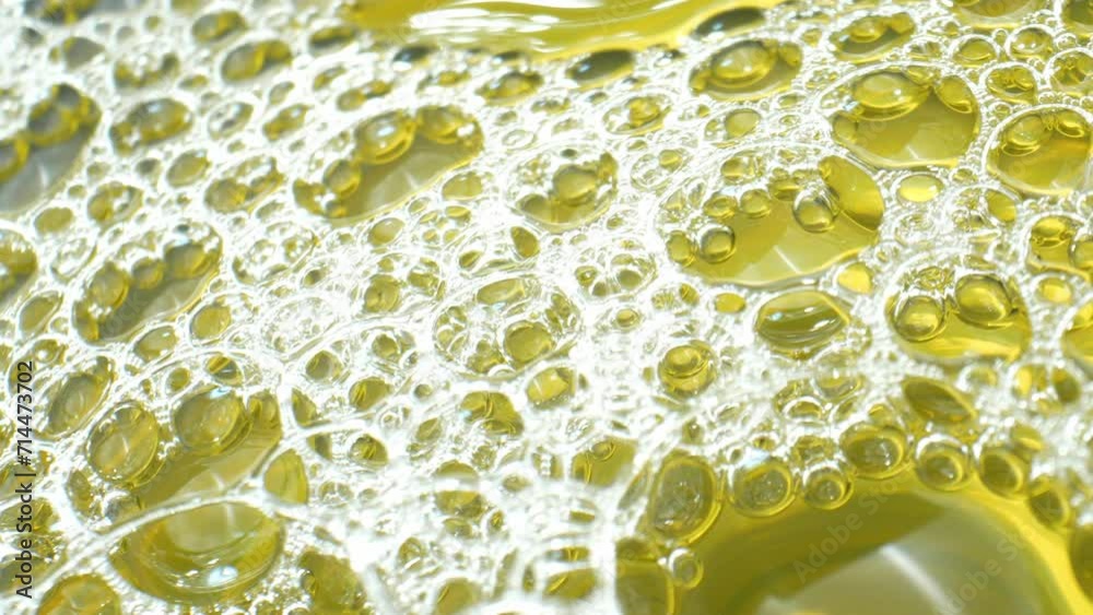 Vidéo Stock Observe the fascinating phenomenon of urine's molecular ...