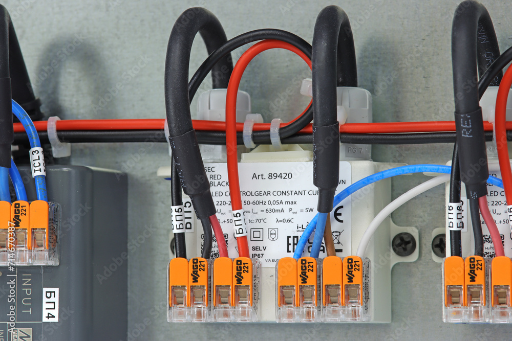Quick-release terminals from Wago for connecting copper electrical ...