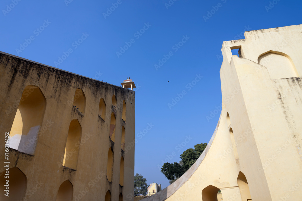 Foto de Jaipur, India - January 5, 2024: The Jantar Mantar, Jaipur is a ...