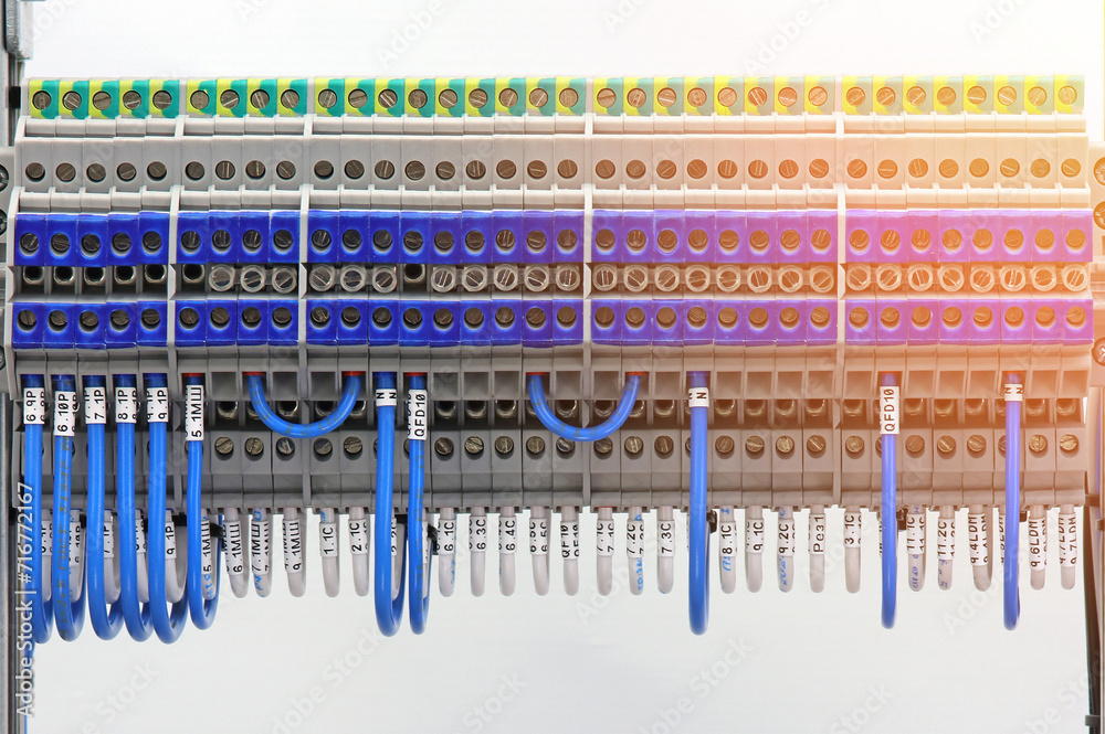 Electrical pass-through terminals for connecting copper mounting wires ...