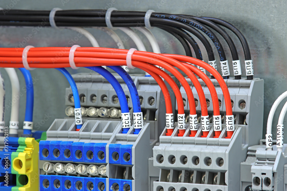 Foto de Electrical pass-through terminals for connecting copper ...