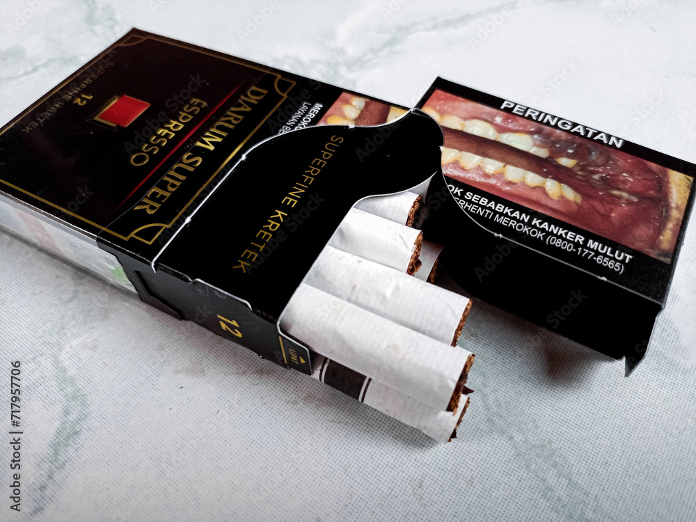 Fotka „Djarum Super espresso Kretek close up. Packaged cigarettes ...