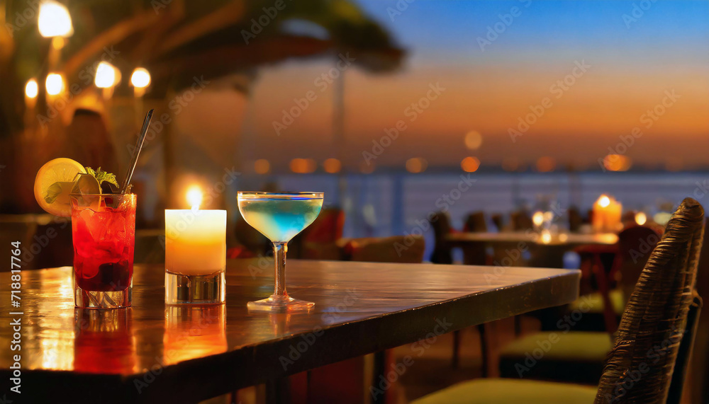 Vacances à la table d'un bar restaurant avec cocktail vue mer au ...