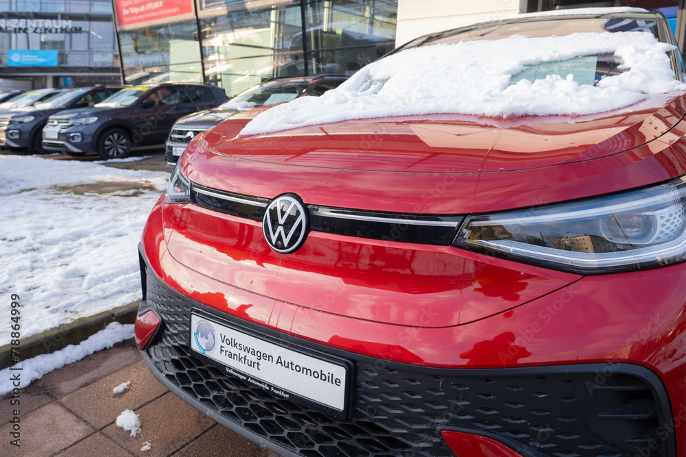 red electric car, German crossover Volkswagen ID.5, Volkswagen Group ...