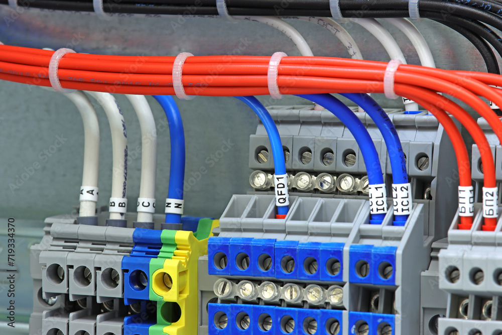 Connection to terminals by wiring method. Terminals on the diner, which ...