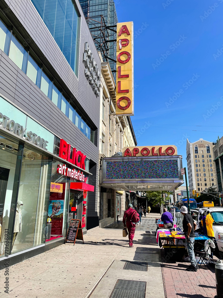 New York City, NY - USA: Sidewalk view of the historic Apollo Theater ...